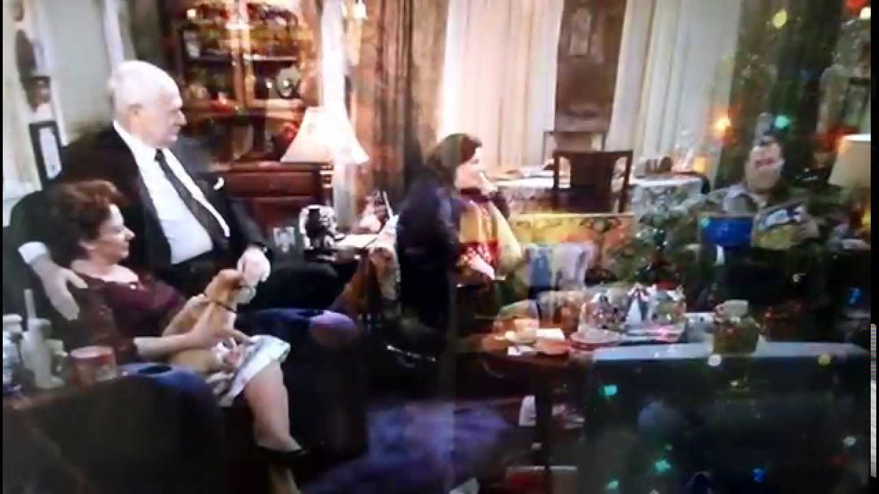 Victoria Singing ~ Mike&Molly~ - YouTube