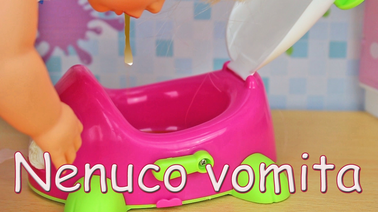 La Bebe Nenuco tiene un empacho y se pone malita, vomita muchísimo ...