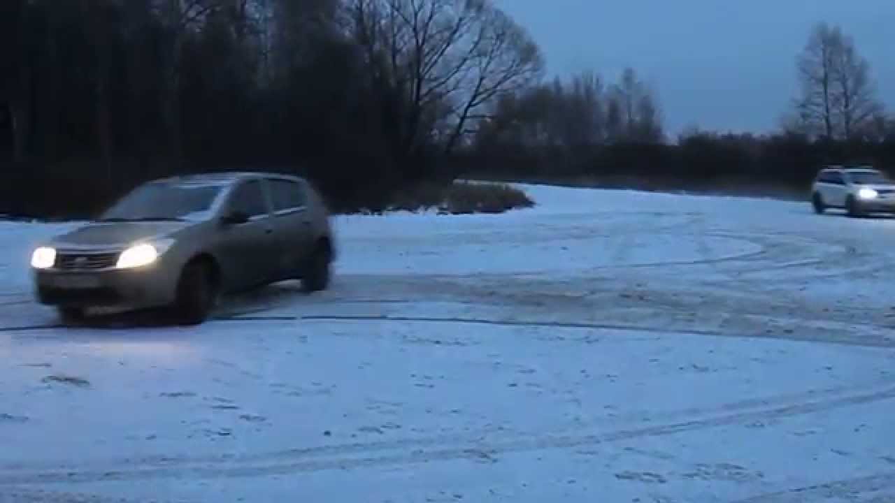 Renault Sandero drift of the first snow) - YouTube