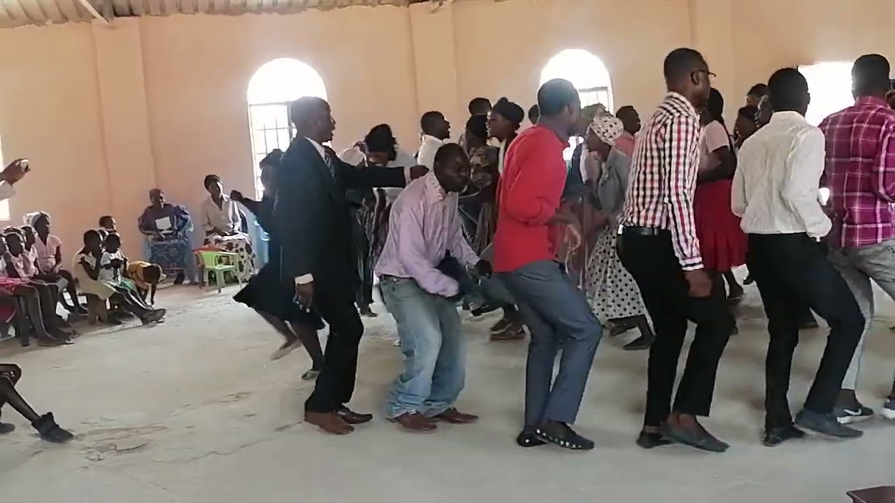 Matende full gospel youth ft Brother Enock ndi cambatelo - YouTube