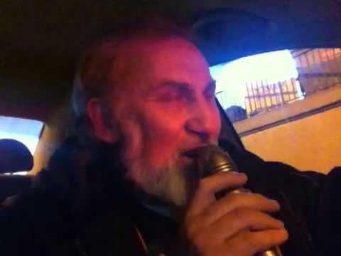 Karaoke esarbini yan baglama