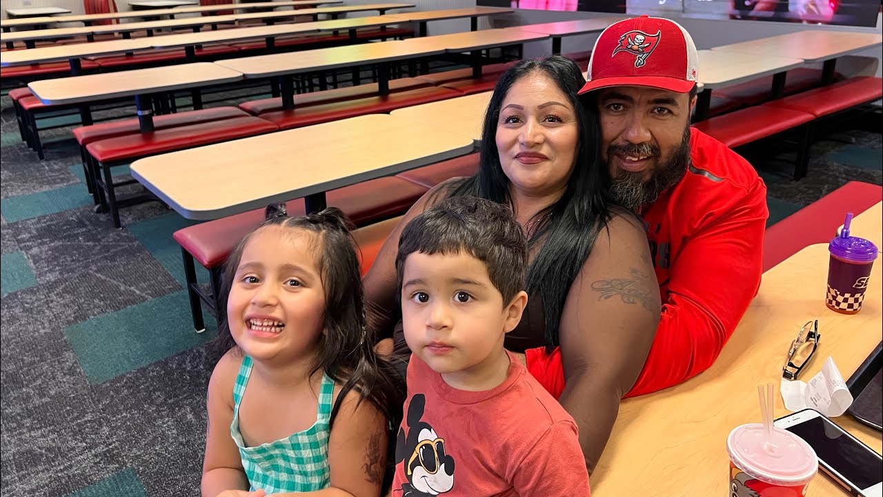 The brandon mall & Chucke E Cheese - YouTube