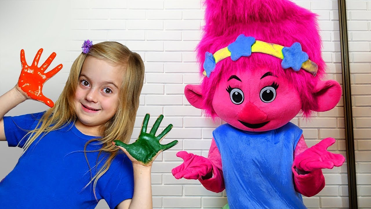 Girl pretend play with Mommy and Troll - YouTube
