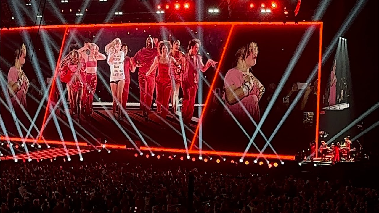 Intro to Red + 22 + WANEGBT 4k live from Toronto night 5 The eras Tour ...