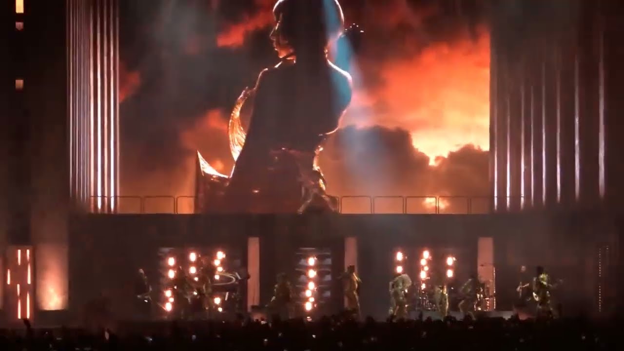 Lady Gaga - Chromatica 3 + Babylon (Chromatica Ball) Düsseldorf - YouTube