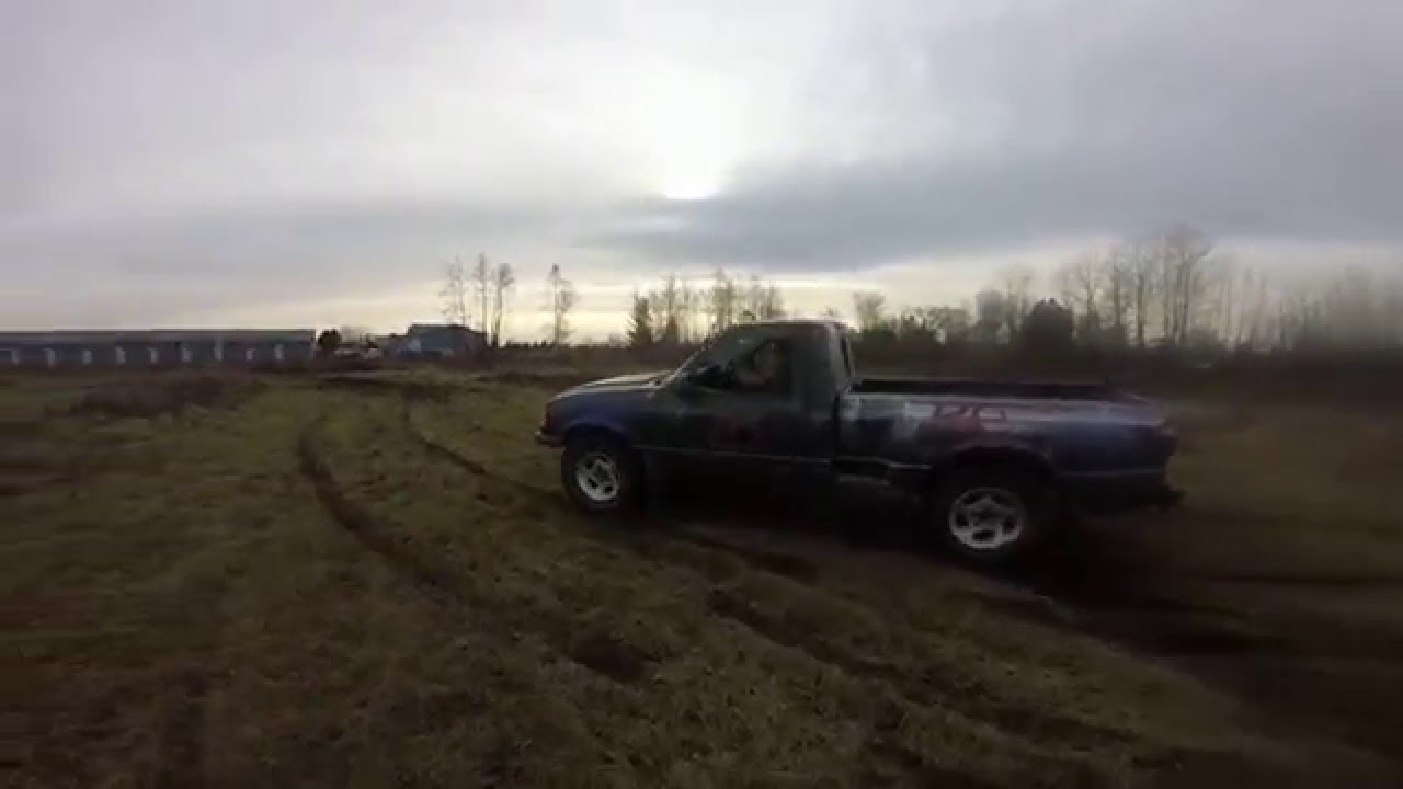 OFF ROADING Ford Ranger Drifting and doing donuts - YouTube