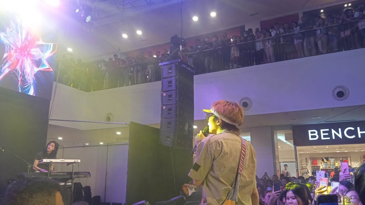 Dilaw band live singing uhaw in cagayan de oro city - YouTube