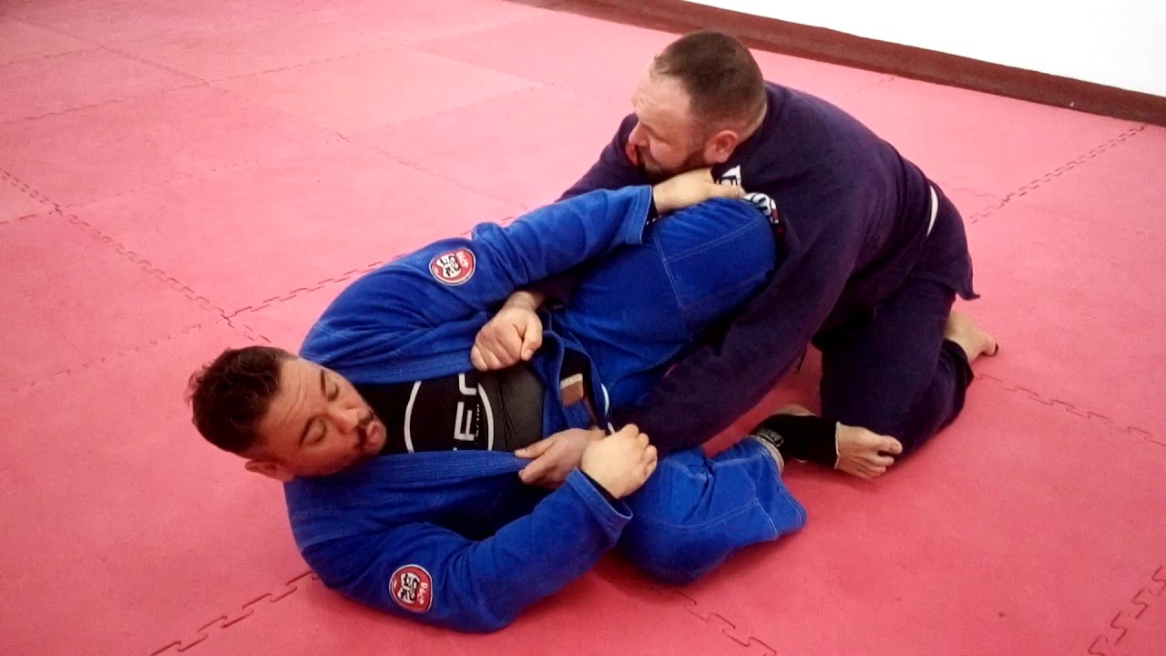 BJJ - scissor sweep with foot push to knee from closed guars - YouTube