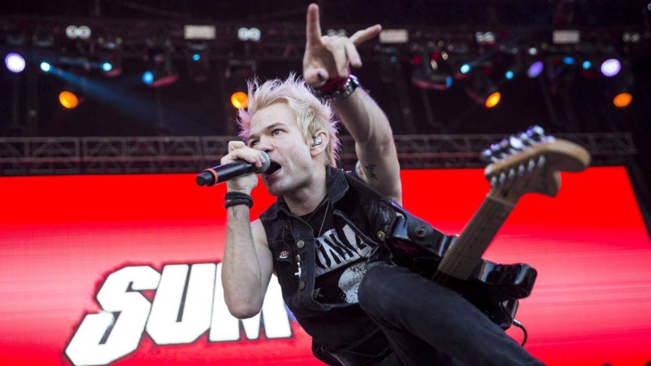 Sum 41 singer says writing one song helped him stay off booze - YouTube