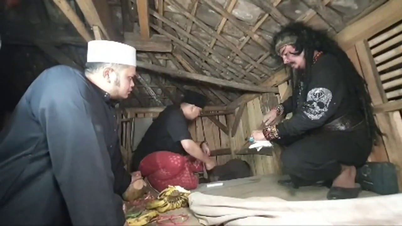 Master limbat dan kang Ujang Bustomi duet melawan 10 dukun santet belek ...
