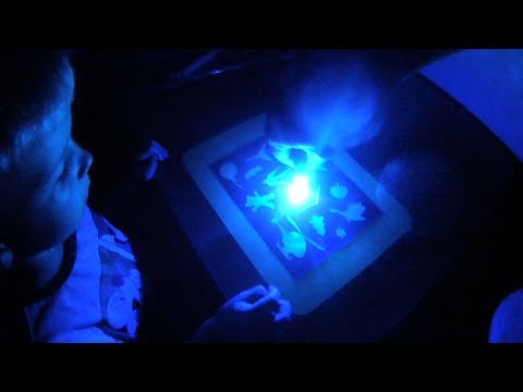 RƏSM İŞIQ QARANLIQDA Uşaqlar açır, hədiyyələr, YENİ İL