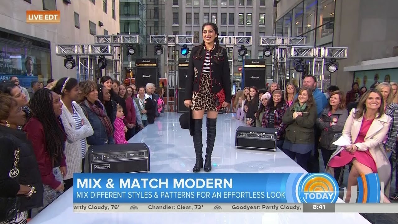 Fashion Models in Thigh-high Boots - 10-Oct-2016 - YouTube