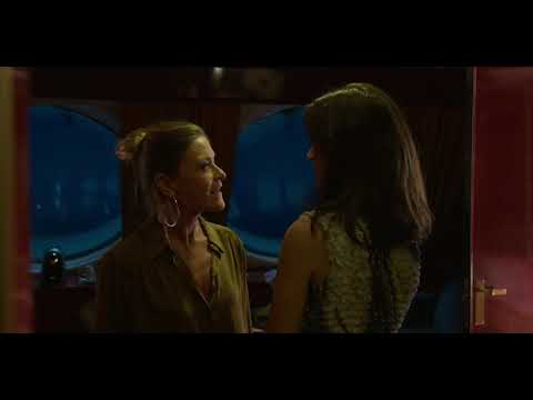 Gizem Erdoğan & Marina Bouras kissing scene from \