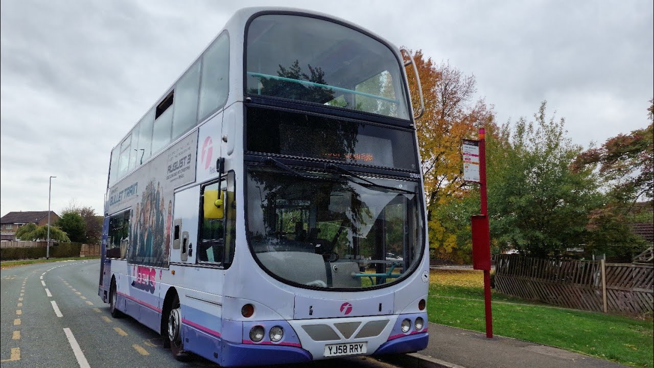 🚍Walkaround First Leeds 37664 - YouTube