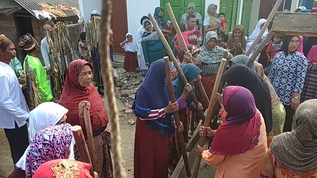 Kesenian tradisional "gegenek" desa citorek kidul - YouTube