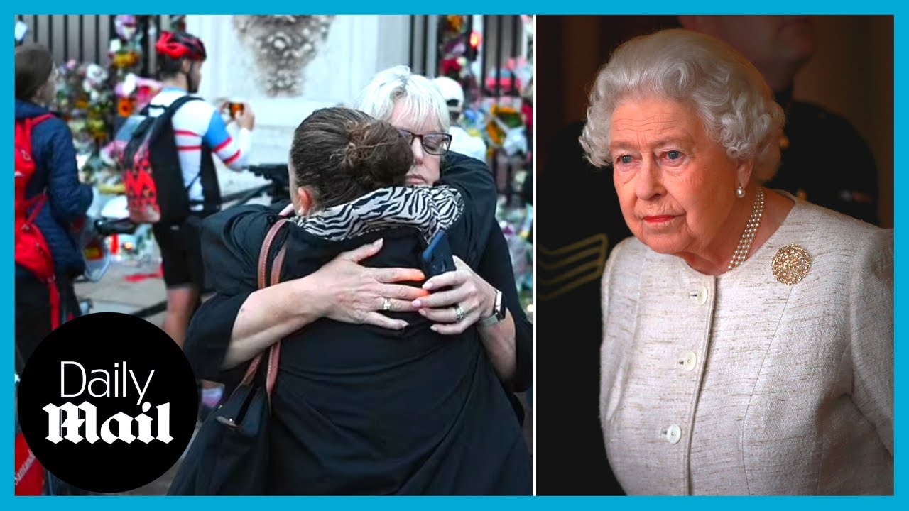Queen Elizabeth death: Crowd emotionally sings 'God Save Our Queen ...