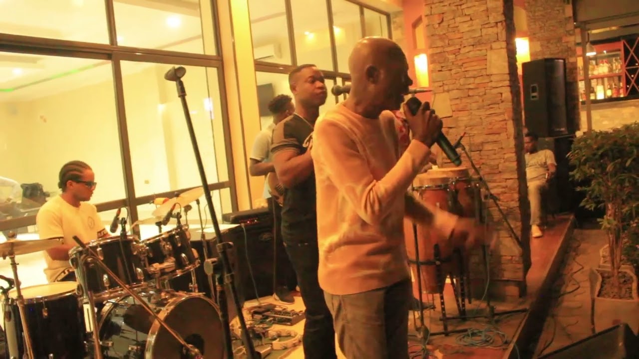 Shauri yako : Prince Kazoni (live performance) - YouTube