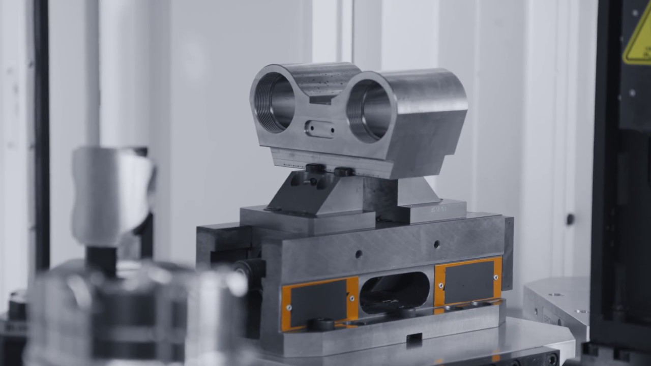 DMU 40 eVo linear with PH 150 - YouTube