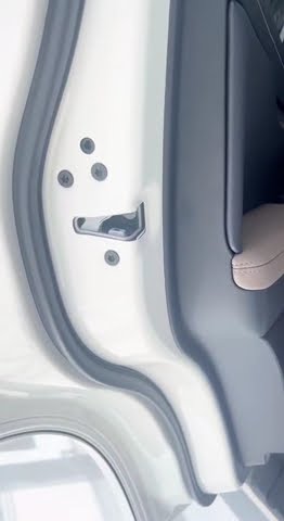 Ford Everest 2023 : របៀបដាក់ Child Lock - YouTube