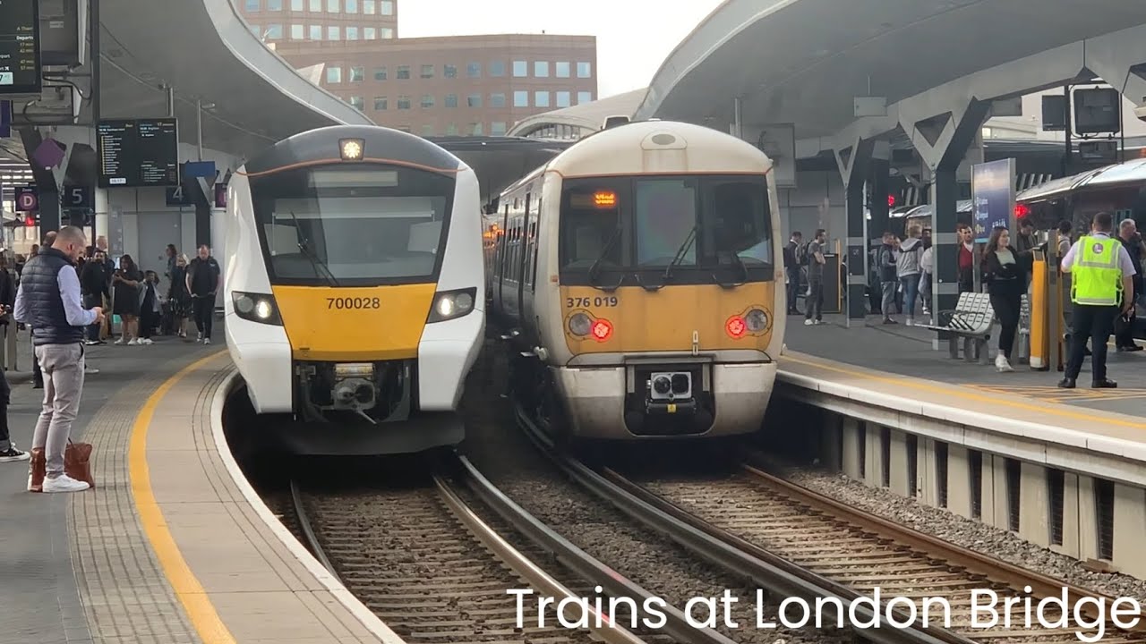 Trains at London Bridge - YouTube
