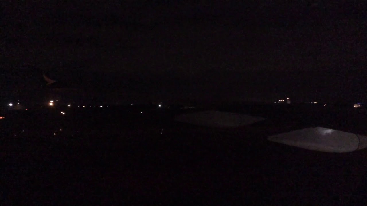 Cathay pacific a350-900 cx157 landing in Brisbane - YouTube