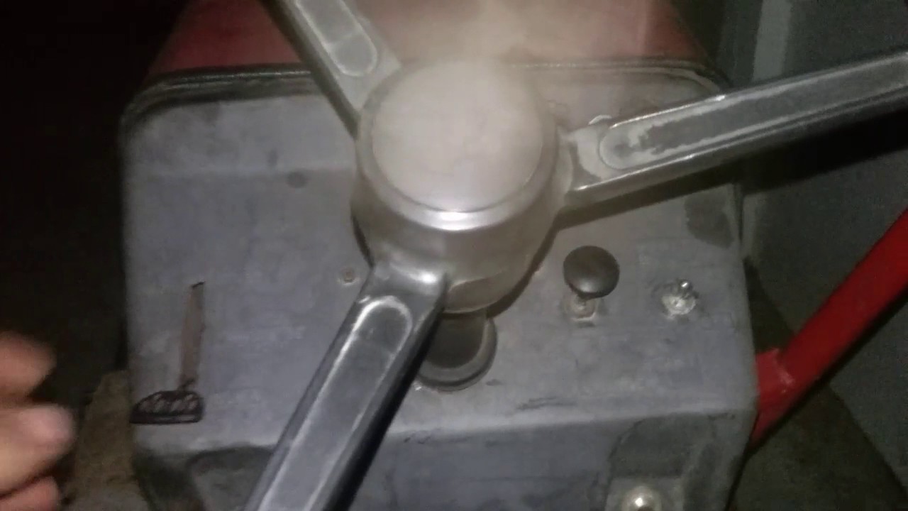 Snapper LT16 old/cold start - YouTube