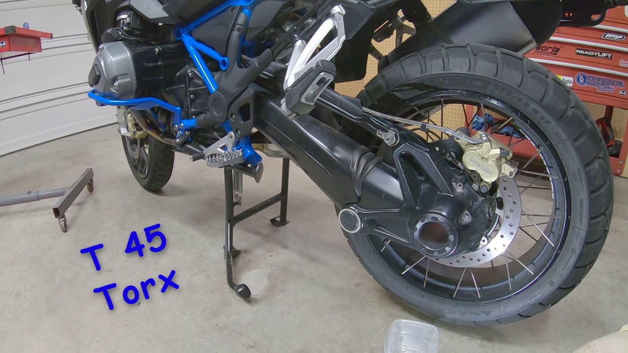 BMW GS Final Drive Service GSA - YouTube