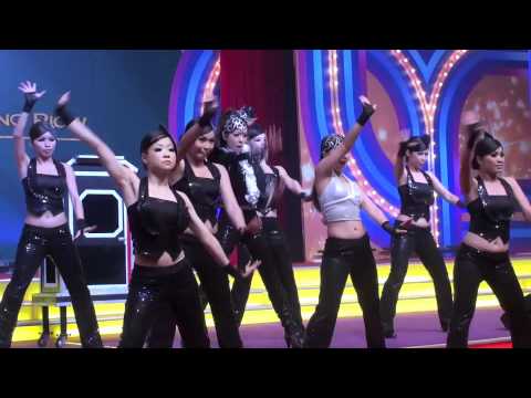 Pinky Loo (Malaysia Female Magician) 大马女魔术师 - YouTube