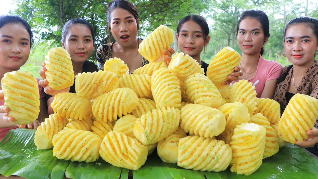 Fresh pineapple eating show with chili salt recipe - Eating show - YouTube