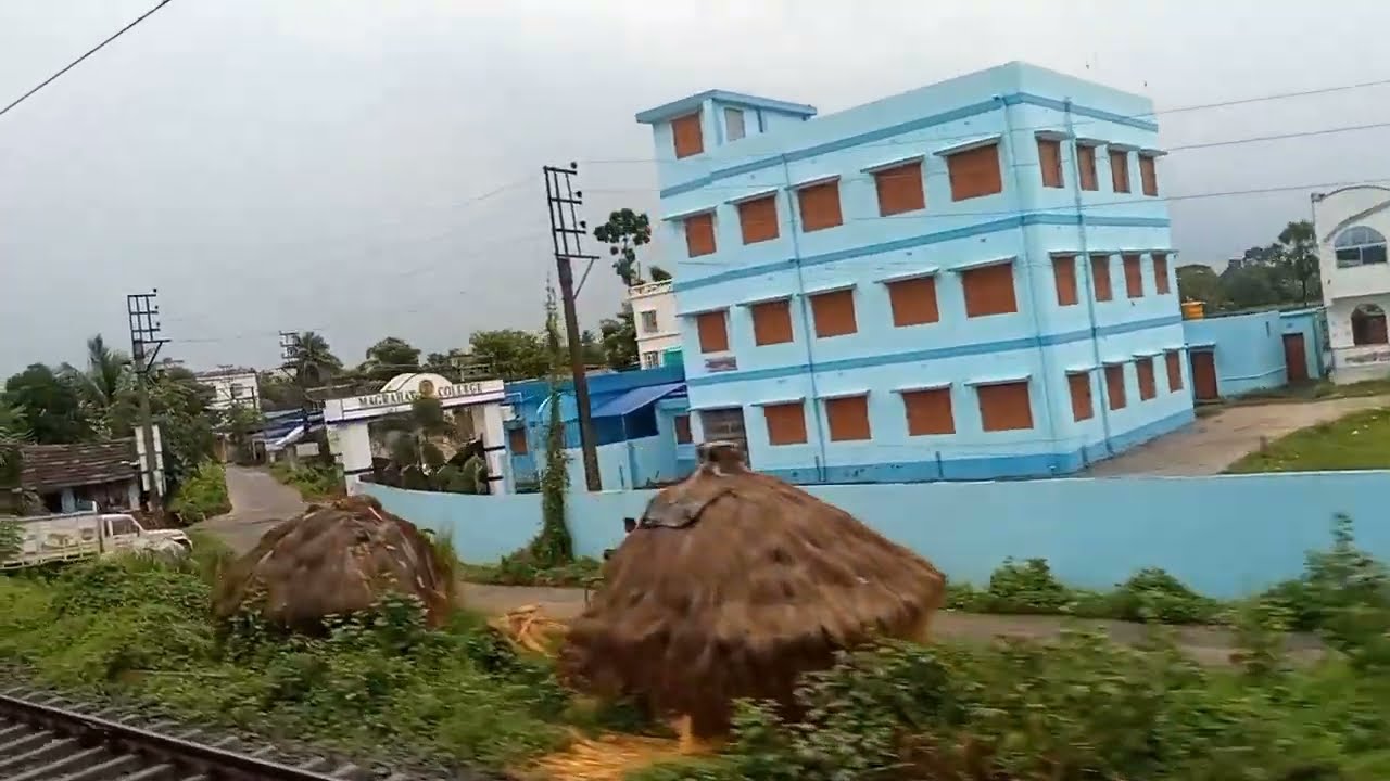 লোকাল ট্রেনে চড়ে শিয়ালদা থেকে ডায়মন্ড হারবার!! Sealdah To Diamond Harbour Train Journey vlog ...