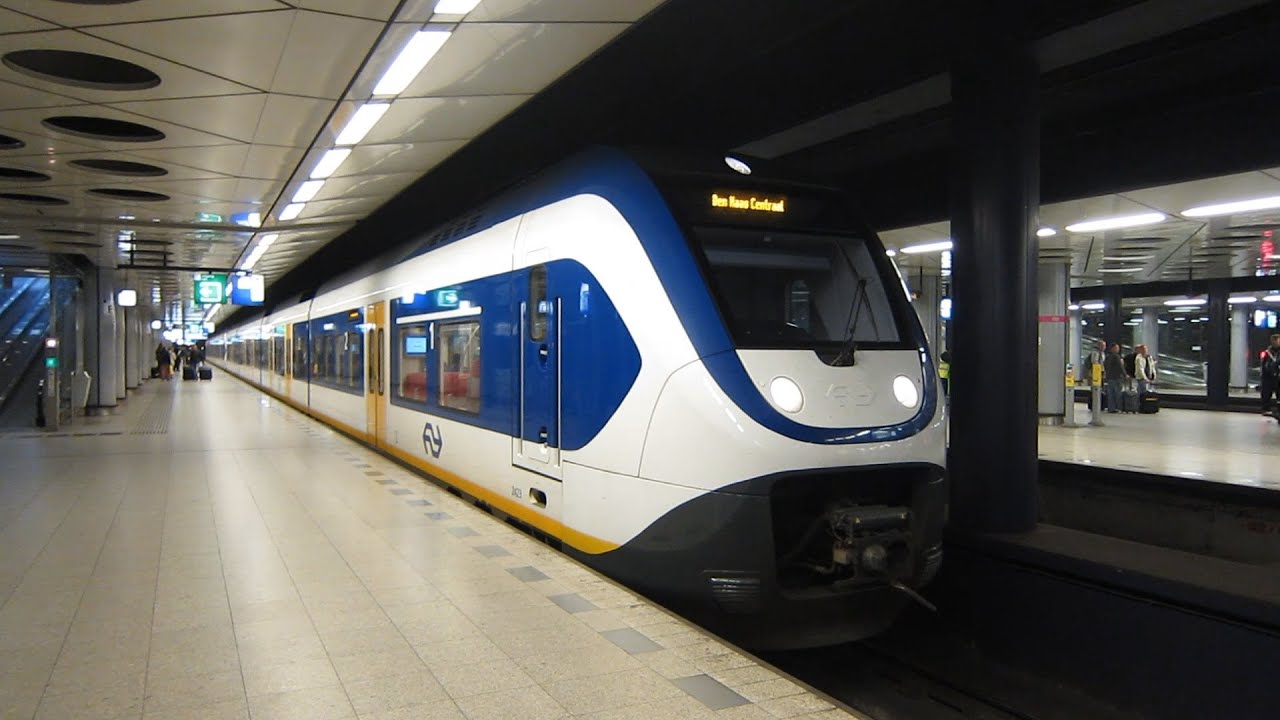 Sprinter Light Train vertrekt van station Schiphol! - YouTube