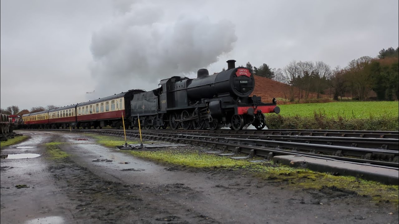 NNR - 7F No.53809 approaches Weybourne with a 'Santa Special' service ...
