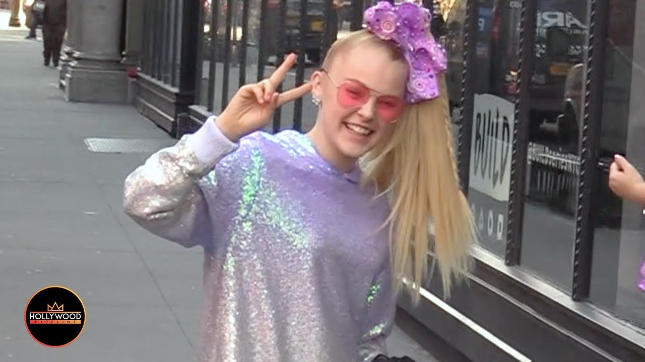 JoJo Siwa Takes Over NYC Covered in Sequins From Head to Toe - YouTube
