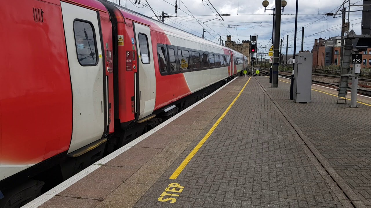 91114 arriving with 1E16 from Edinburgh to Kings Cross - YouTube
