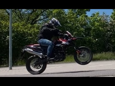 How you learn Make Wheelie Aprilia SX 125 2021 - YouTube