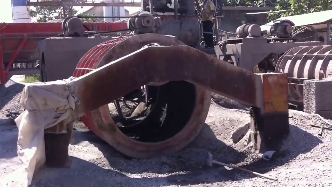 Concrete pipe making machine. - YouTube