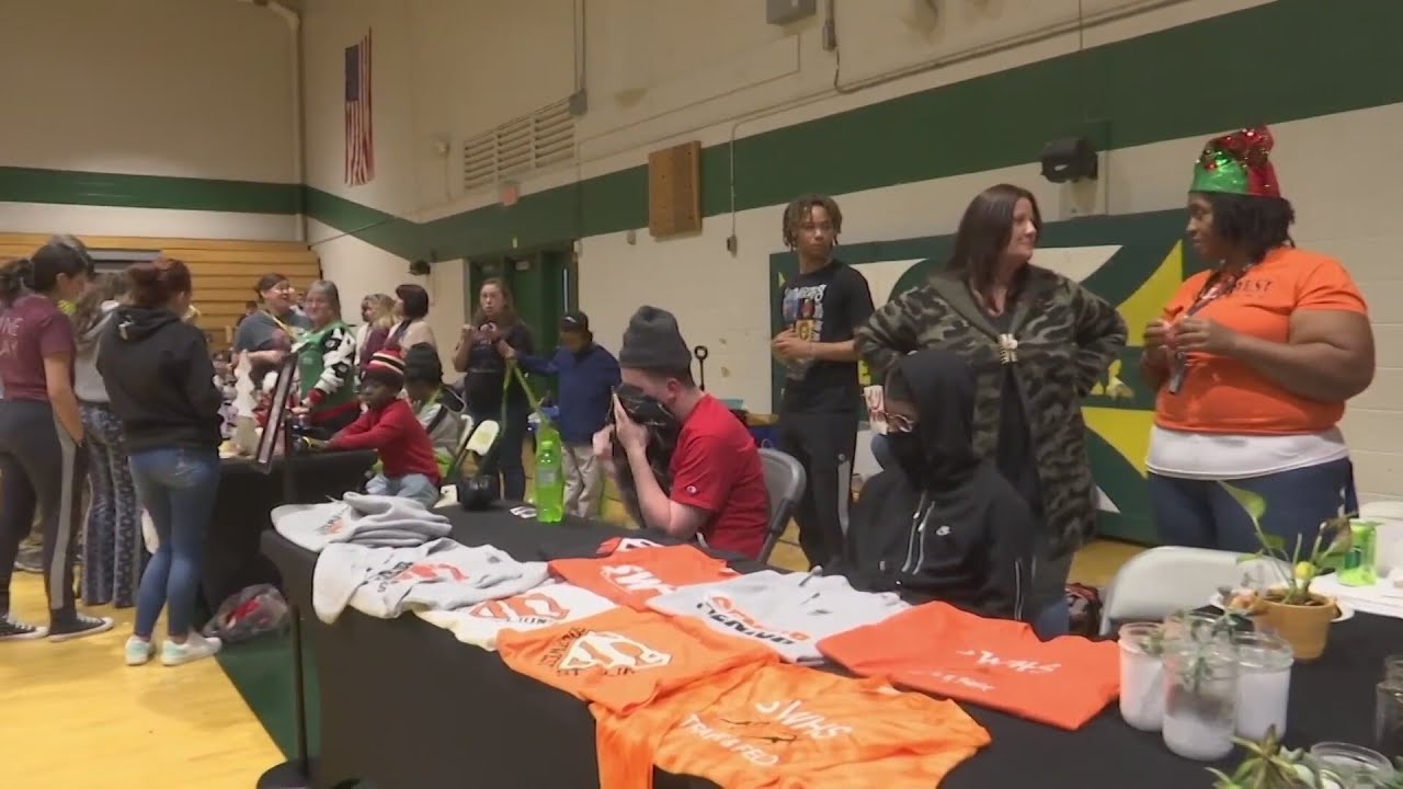 Onslow County students get into Christmas spirit with annual holiday ...