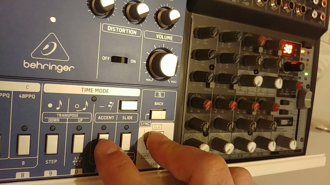 TD3 Behringer Tutoriel pour créer un pattern par étape - YouTube