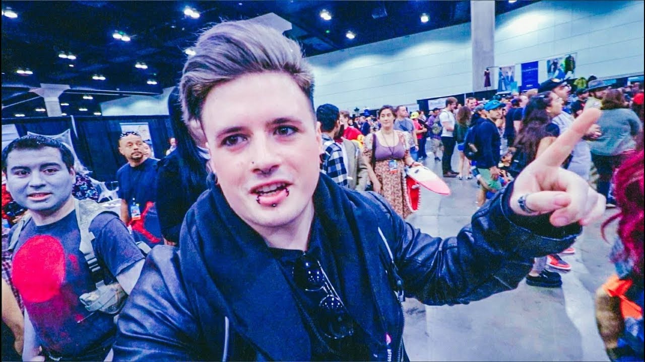 THE ROCK AT LA COMIC-CON! - YouTube