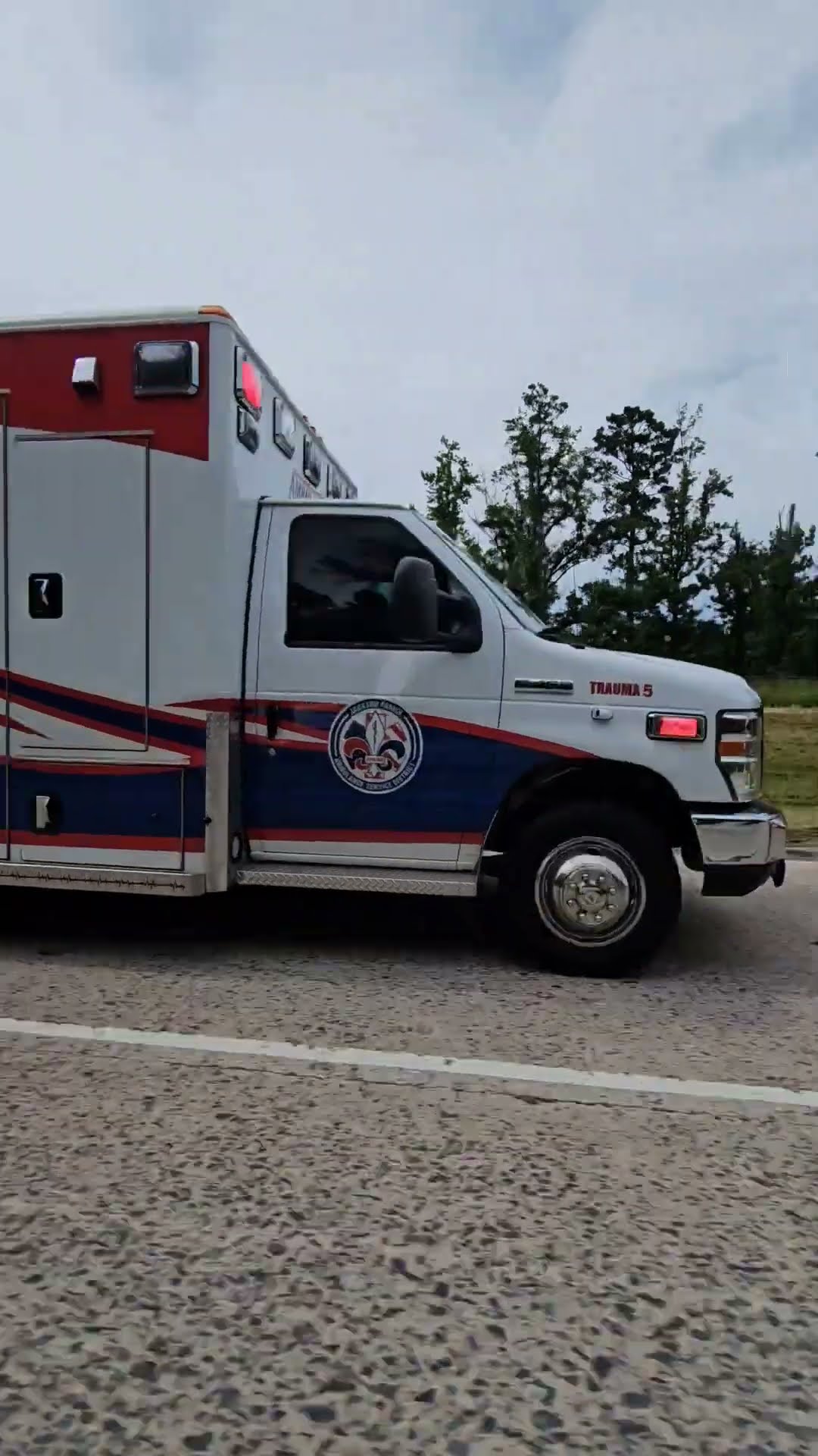 GO AMBULANCE GO!!!! #driving #ambulancelife #ambulanceservice #police ...