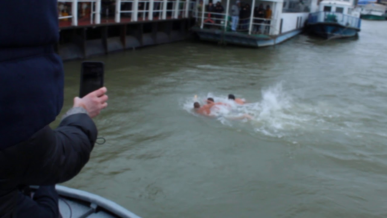 Cruce boboteaza Braila 2020 - YouTube