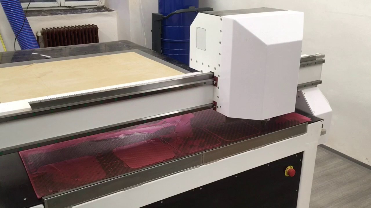 Řezání Prepreg / Prepreg cutting speed 60m/min - YouTube
