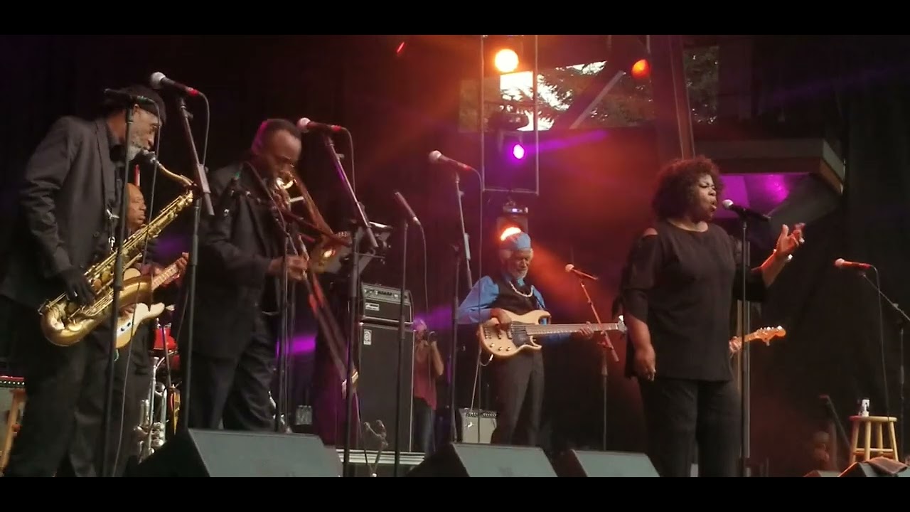 J.B.'s Band Whistler Olympic plaza Aug 25 22 🎼🎶🎵💃🕺 👍 - YouTube