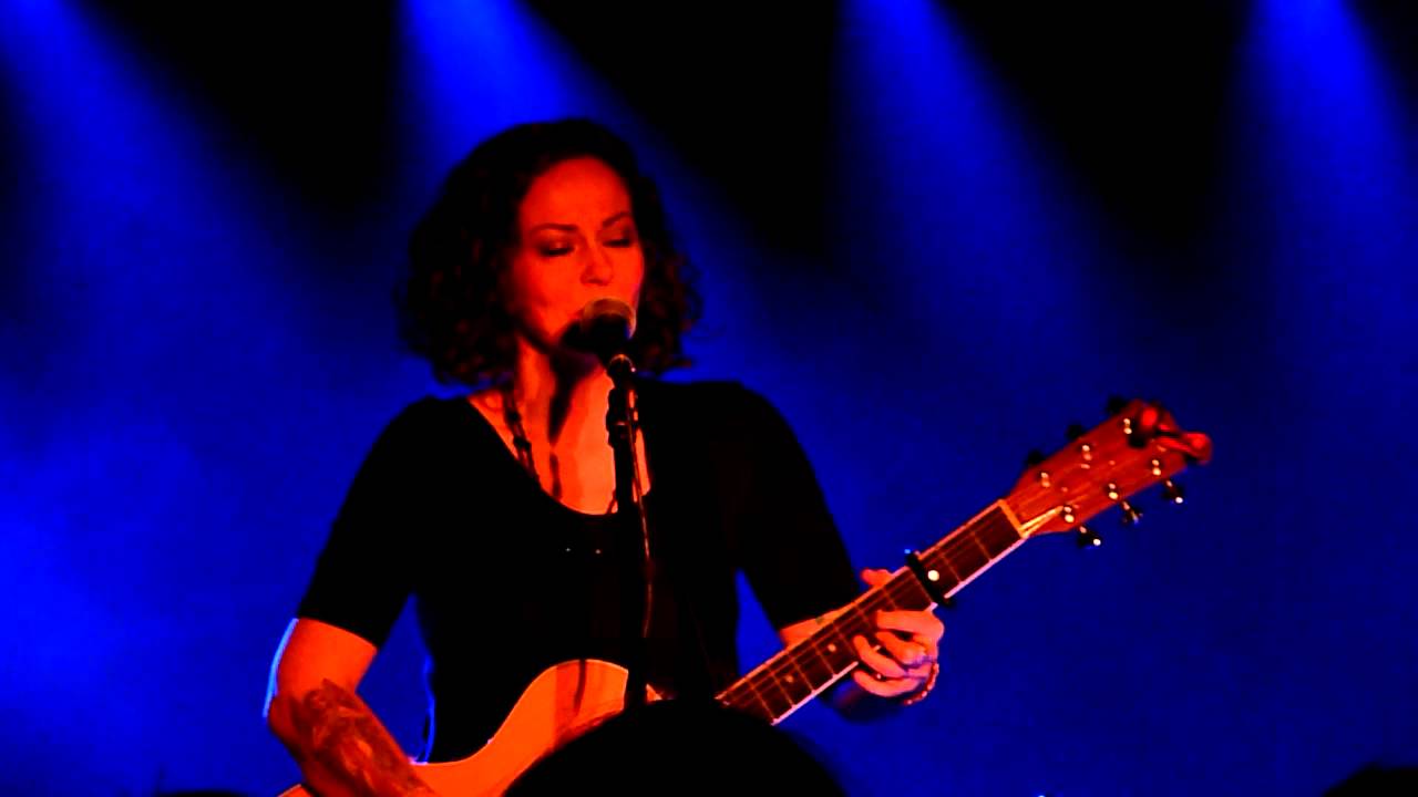 anneke van giersbergen - "Beautiful One", Warszawa - YouTube