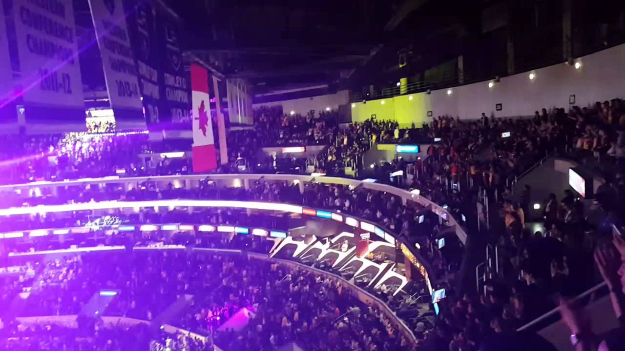 Laker Fans Continue to Cheer tonight after they defeat the heat - YouTube