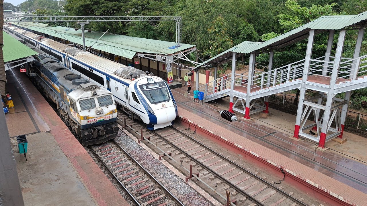 2 Trains to Bengaluru at same time | JU SBC arrives and Vande Bharat ...