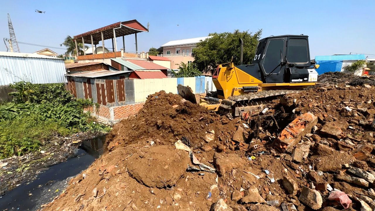 The Best Action Bulldozer D41P KOMATSU Bulldozer Clearing Trash With ...