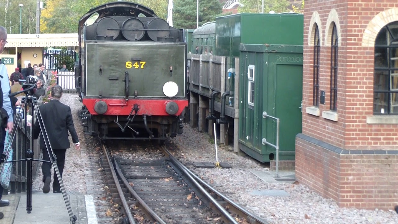 SR S15 Class 847 at East Grinstead - YouTube
