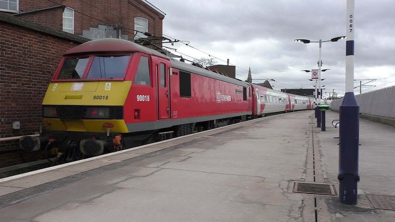 Class 90's to the rescue on the ECML! - YouTube