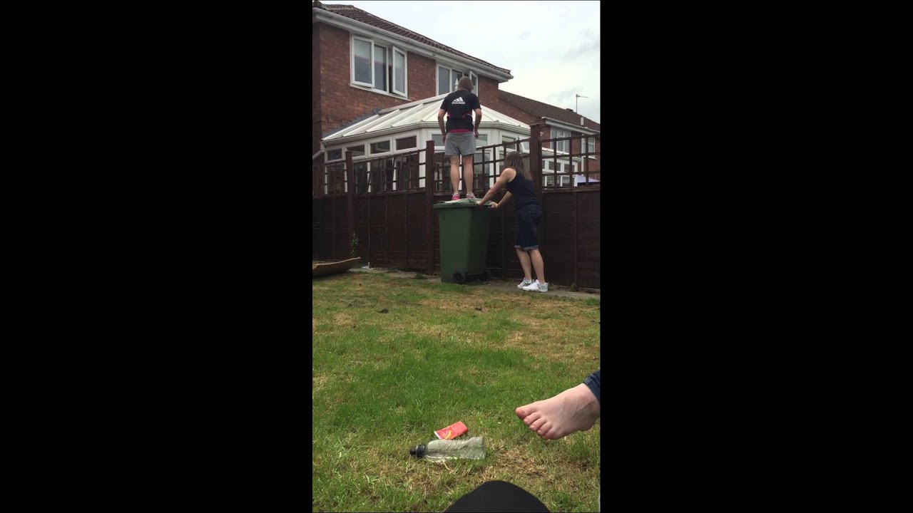 Hopping fence fail - YouTube